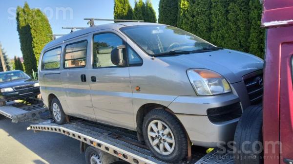 Hyundai H1 2008 in Daugavpils on AUTOMOTO.COM.LV Grey Hyundai H1 2008 in Daugavpils, with an engine capacity of 2.50 L and mileage of 169 thousand km for 2000 €, photo 4 on AUTOMOTO.COM.LV