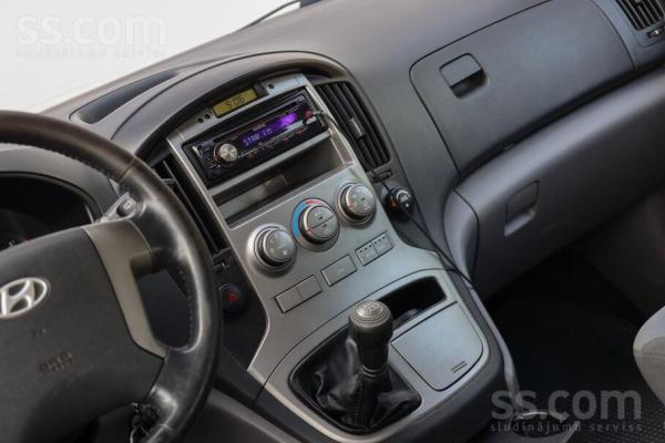 Grey Hyundai H1 2010 in Riga, with an engine capacity of 2.50 L and mileage of 277 thousand km for 5495 €, photo 9 on AUTOMOTO.COM.LV