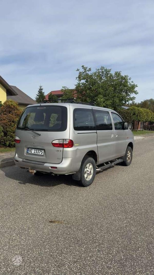 Hyundai H1 2003 in Kaunas, with an engine capacity of 2.48 L and mileage of 243 thousand km for 4799 €, photo 5 on AUTOMOTO.COM.LV