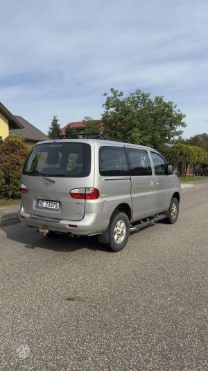 Hyundai H1 2003 in Kaunas, with an engine capacity of 2.48 L and mileage of 243 thousand km for 4799 €, photo 5 on AUTOMOTO.COM.LV