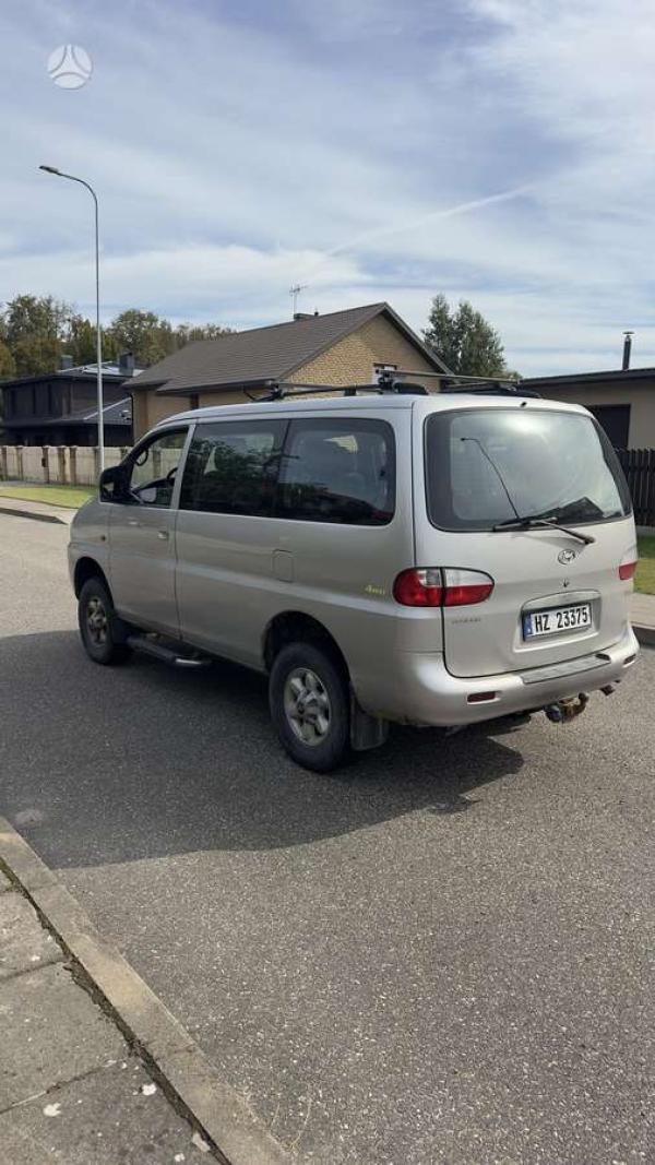 Hyundai H1 2003 in Kaunas, with an engine capacity of 2.48 L and mileage of 243 thousand km for 4799 €, photo 6 on AUTOMOTO.COM.LV