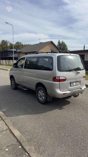 Hyundai H1 2003 in Kaunas, with an engine capacity of 2.48 L and mileage of 243 thousand km for 4799 €, photo 6 on AUTOMOTO.COM.LV
