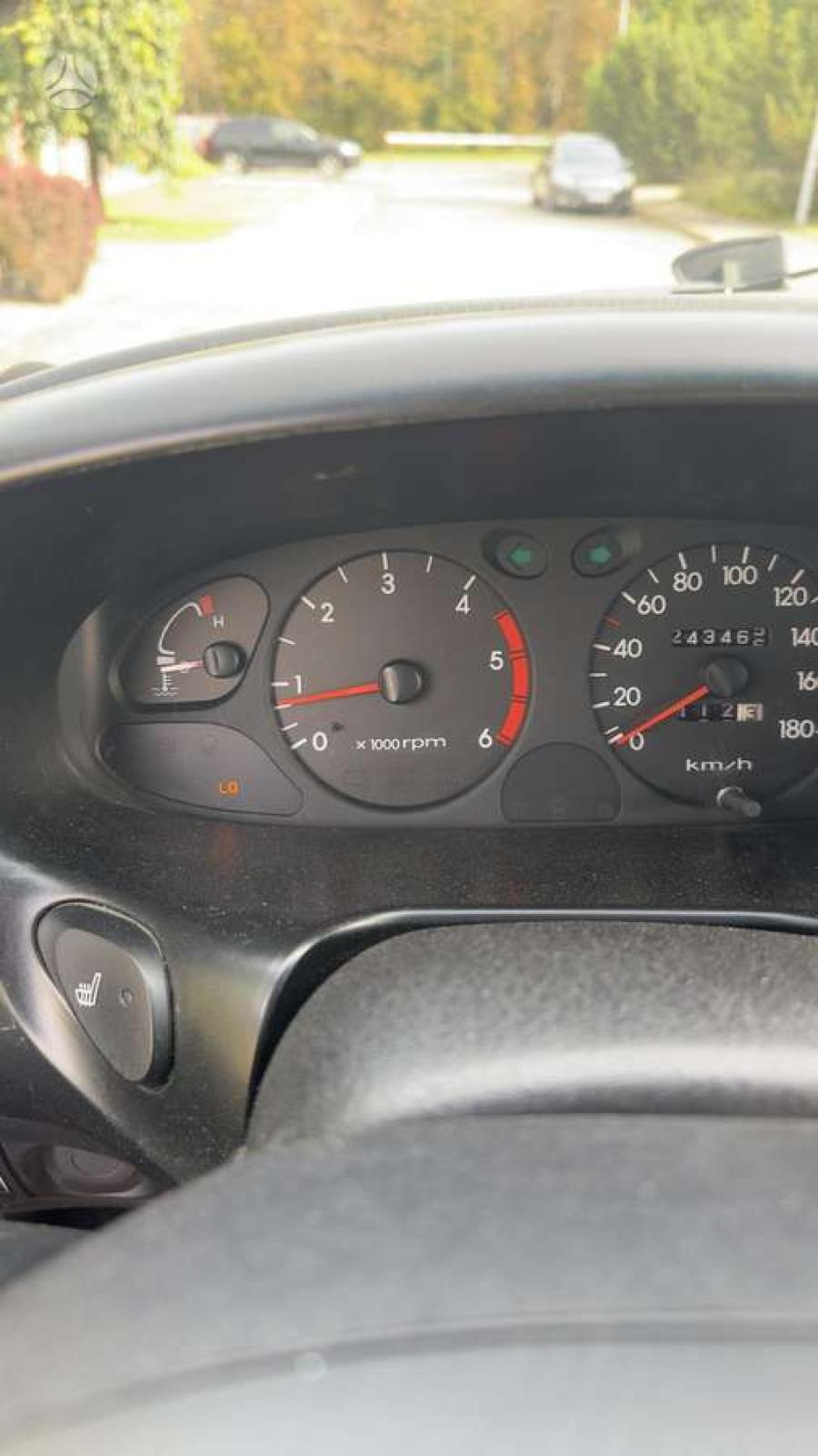 Hyundai H1 2003 in Kaunas, with an engine capacity of 2.48 L and mileage of 243 thousand km for 4799 €, photo 9 on AUTOMOTO.COM.LV