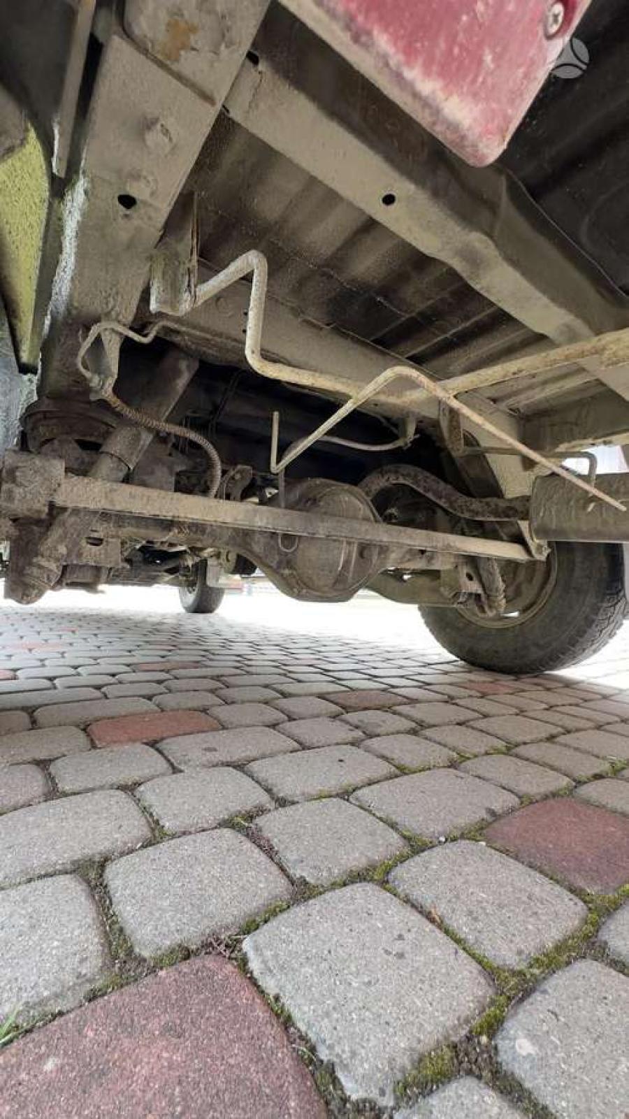 Hyundai H1 2003 in Kaunas, with an engine capacity of 2.48 L and mileage of 243 thousand km for 4799 €, photo 18 on AUTOMOTO.COM.LV