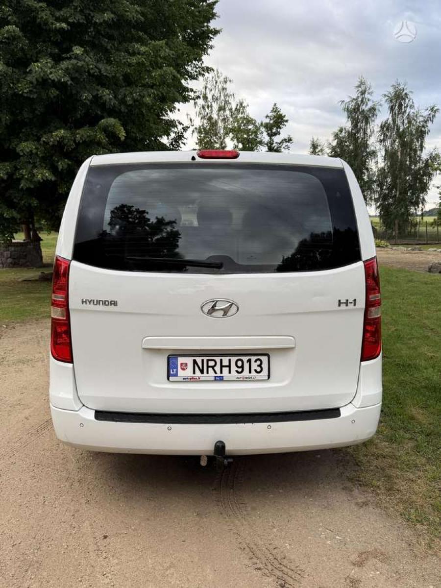 White Hyundai H1 2011 in Siauliai, with an engine capacity of 2.50 L and mileage of 278 thousand km for 6450 €, photo 8 on AUTOMOTO.COM.LV