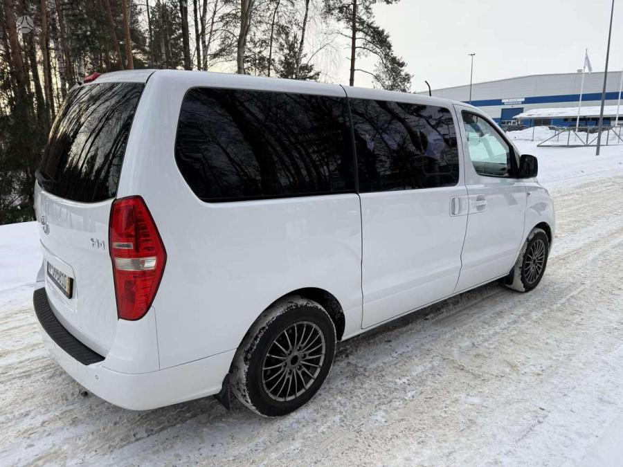 White Hyundai H1 2013 in Ukmerge, with an engine capacity of 2.50 L and mileage of 281 thousand km for 6600 €, photo 4 on AUTOMOTO.COM.LV