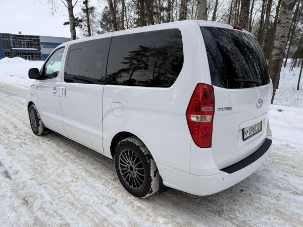 White Hyundai H1 2013 in Ukmerge, with an engine capacity of 2.50 L and mileage of 281 thousand km for 6600 €, photo 5 on AUTOMOTO.COM.LV