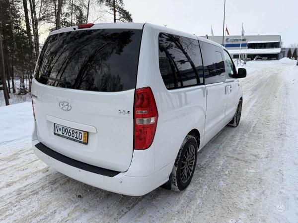 White Hyundai H1 2013 in Ukmerge, with an engine capacity of 2.50 L and mileage of 281 thousand km for 6600 €, photo 7 on AUTOMOTO.COM.LV