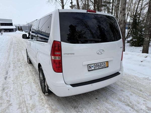White Hyundai H1 2013 in Ukmerge, with an engine capacity of 2.50 L and mileage of 281 thousand km for 6600 €, photo 8 on AUTOMOTO.COM.LV