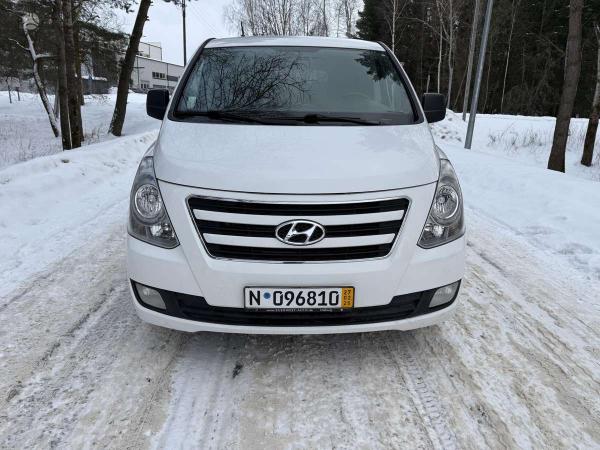White Hyundai H1 2013 in Ukmerge, with an engine capacity of 2.50 L and mileage of 281 thousand km for 6600 €, photo 9 on AUTOMOTO.COM.LV