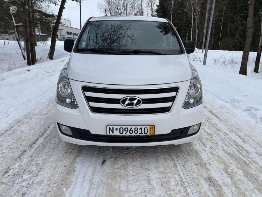 White Hyundai H1 2013 in Ukmerge, with an engine capacity of 2.50 L and mileage of 281 thousand km for 6600 €, photo 9 on AUTOMOTO.COM.LV