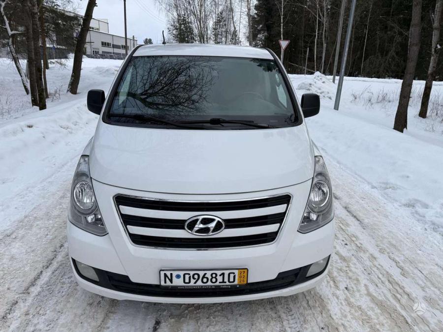 White Hyundai H1 2013 in Ukmerge, with an engine capacity of 2.50 L and mileage of 281 thousand km for 6600 €, photo 11 on AUTOMOTO.COM.LV