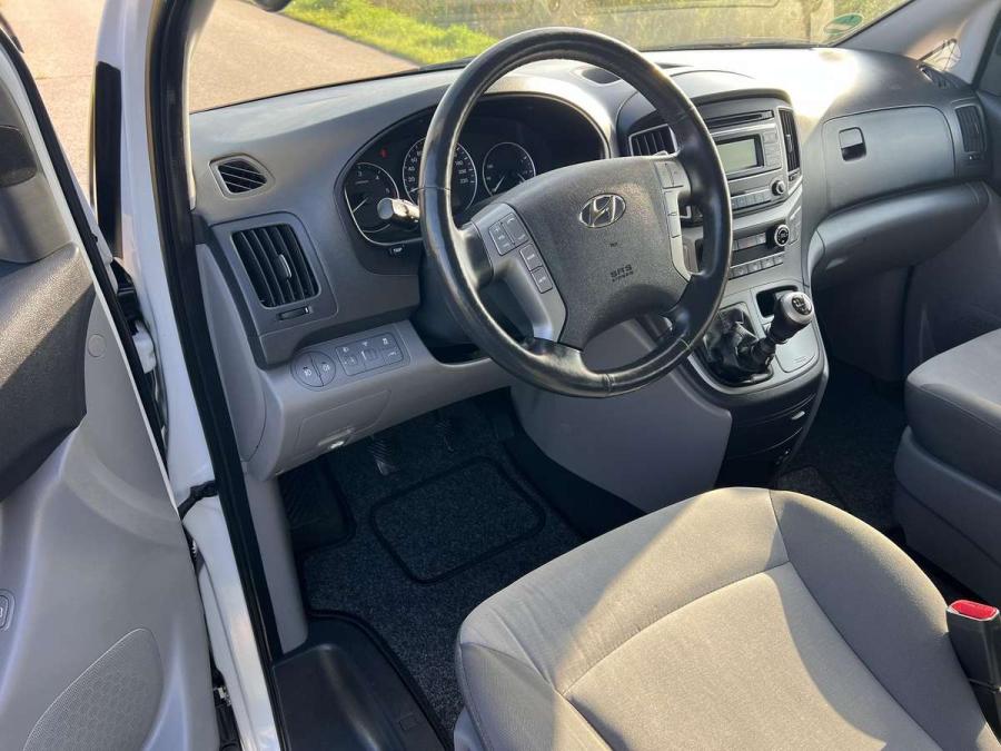 Balts Hyundai H1 2017 Marijampole, ar dzinēja tilpumu 2.50 L un nobraukumu 251 tūkst. km par 10700 €, foto 9 vietnē AUTOMOTO.COM.LV
