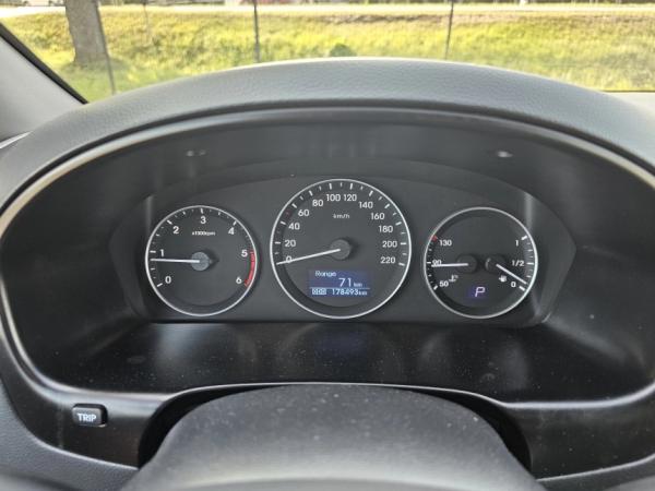 White Hyundai H1 2016 in Riga, with an engine capacity of 2.50 L and mileage of 179 thousand km for 8800 €, photo 4 on AUTOMOTO.COM.LV