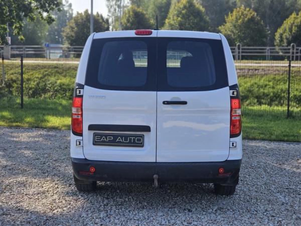 White Hyundai H1 2016 in Riga, with an engine capacity of 2.50 L and mileage of 179 thousand km for 8800 €, photo 9 on AUTOMOTO.COM.LV