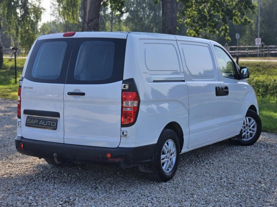 White Hyundai H1 2016 in Riga, with an engine capacity of 2.50 L and mileage of 179 thousand km for 8800 €, photo 11 on AUTOMOTO.COM.LV