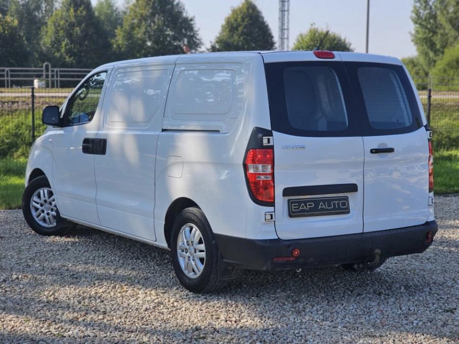 White Hyundai H1 2016 in Riga, with an engine capacity of 2.50 L and mileage of 179 thousand km for 8800 €, photo 14 on AUTOMOTO.COM.LV