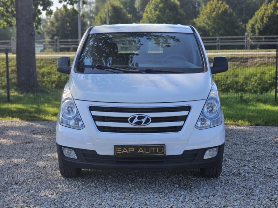 White Hyundai H1 2016 in Riga, with an engine capacity of 2.50 L and mileage of 179 thousand km for 8800 €, photo 16 on AUTOMOTO.COM.LV