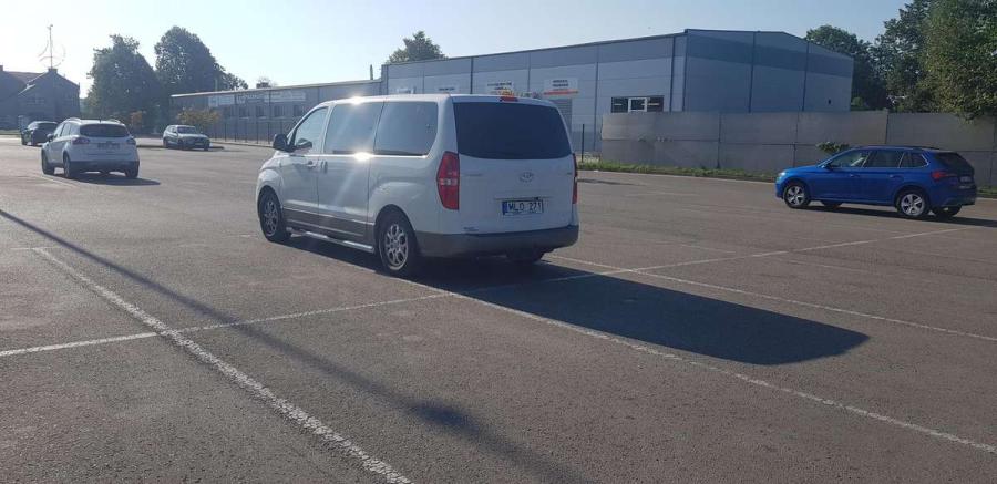 Balts Hyundai H1 2011 Šauļi, ar dzinēja tilpumu 2.40 L un nobraukumu 330 tūkst. km par 2000 €, foto 1 vietnē AUTOMOTO.COM.LV