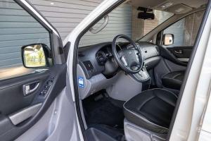 Balts Hyundai H1 2016 Marijampole, ar dzinēja tilpumu 2.50 L un nobraukumu 133 tūkst. km par 14450 €, foto 20 vietnē AUTOMOTO.COM.LV