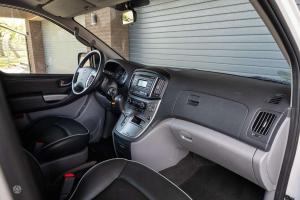Balts Hyundai H1 2016 Marijampole, ar dzinēja tilpumu 2.50 L un nobraukumu 133 tūkst. km par 14450 €, foto 32 vietnē AUTOMOTO.COM.LV