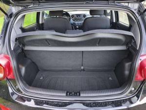 Melns Hyundai i10 2015 Panevēža, ar dzinēja tilpumu 1.00 L un nobraukumu 166 tūkst. km par 3600 €, foto 8 vietnē AUTOMOTO.COM.LV