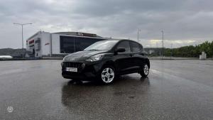 Black Hyundai i10 2021 in Vilnius, with an engine capacity of 1.00 L and mileage of 47 thousand km for 9650 €, photo  on AUTOMOTO.COM.LV