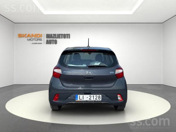 Black Hyundai i10 2021 in Riga, with an engine capacity of 1.20 L and mileage of 74 thousand km for 9490 €, photo 5 on AUTOMOTO.COM.LV