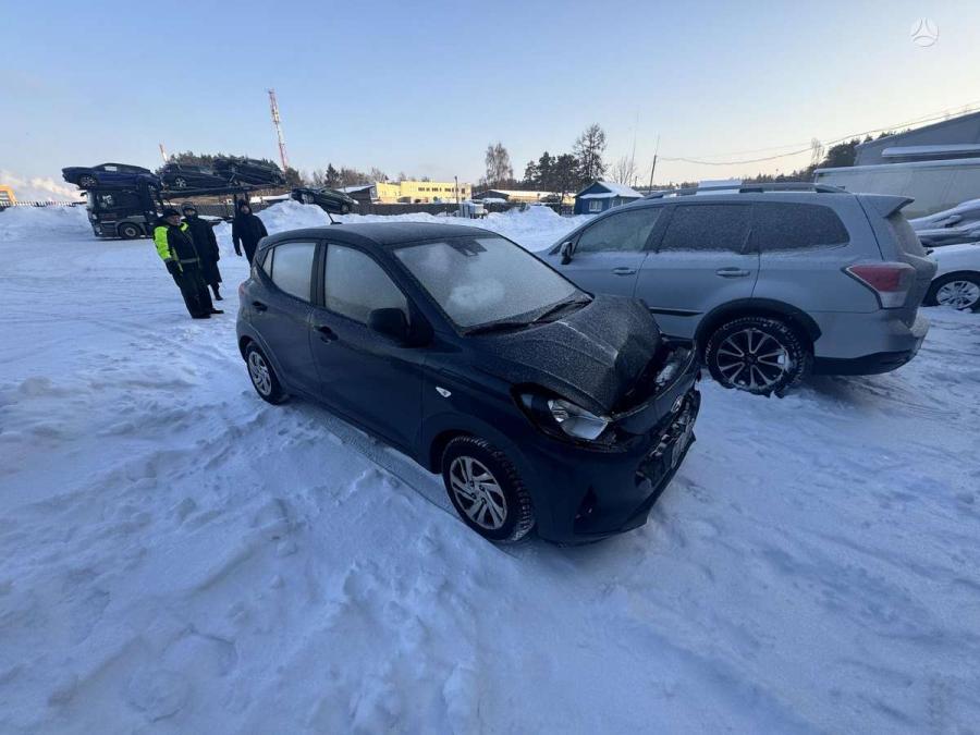 Pelēks Hyundai i10 2021 Viļņa, ar dzinēja tilpumu 1.00 L un nobraukumu 100 tūkst. km par 2950 €, foto 1 vietnē AUTOMOTO.COM.LV