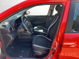 Red Hyundai i10 2021 in Riga, with an engine capacity of 1.20 L and mileage of 19 thousand km for 10990 €, photo 10 on AUTOMOTO.COM.LV