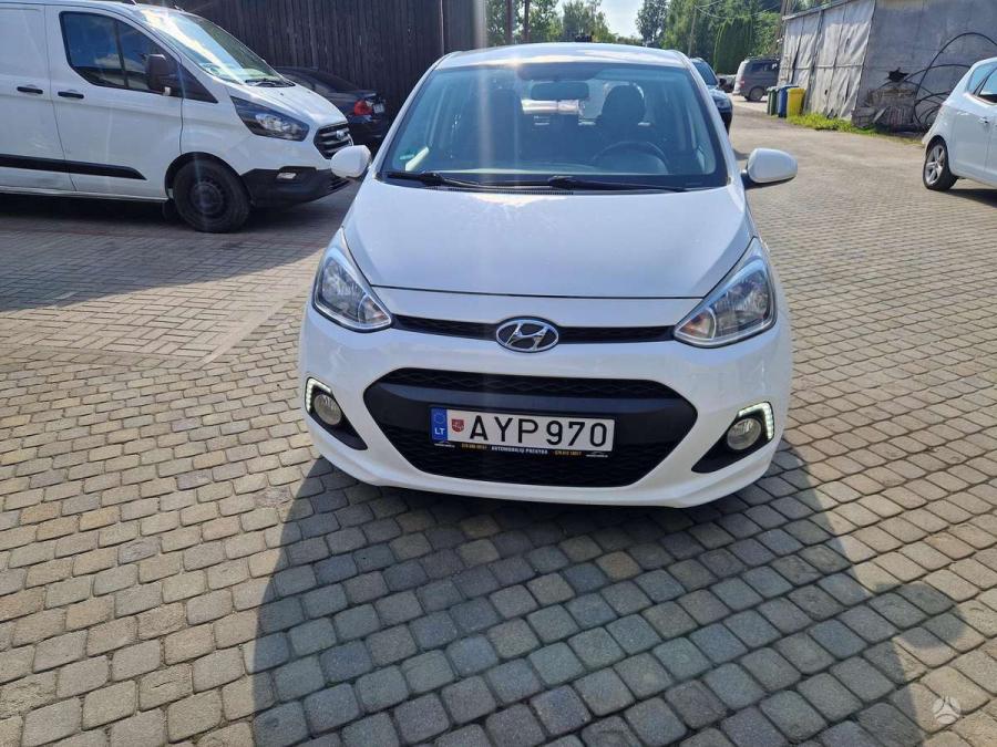 White Hyundai i10 2016 in Kelme, with an engine capacity of 1.25 L and mileage of 199 thousand km for 4300 €, photo 3 on AUTOMOTO.COM.LV