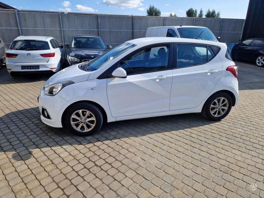 White Hyundai i10 2016 in Kelme, with an engine capacity of 1.25 L and mileage of 199 thousand km for 4300 €, photo 5 on AUTOMOTO.COM.LV