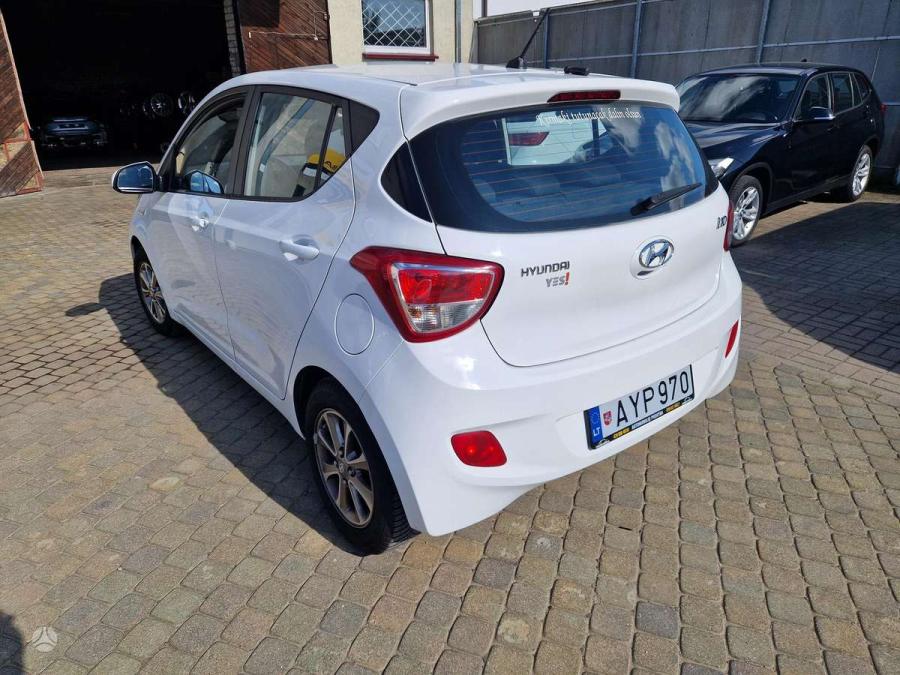 White Hyundai i10 2016 in Kelme, with an engine capacity of 1.25 L and mileage of 199 thousand km for 4300 €, photo 6 on AUTOMOTO.COM.LV