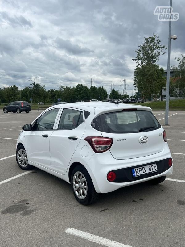 White Hyundai i10 2018 in Siauliai, with an engine capacity of 1.00 L and mileage of 201 thousand km for 4999 €, photo 4 on AUTOMOTO.COM.LV