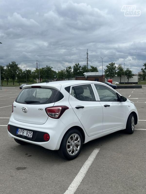 White Hyundai i10 2018 in Siauliai, with an engine capacity of 1.00 L and mileage of 201 thousand km for 4999 €, photo 5 on AUTOMOTO.COM.LV