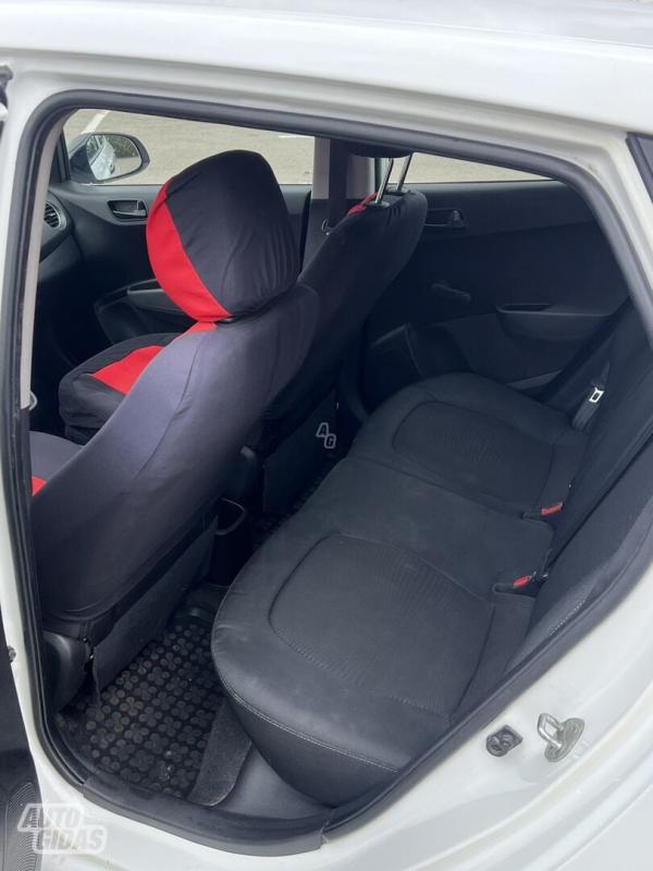 White Hyundai i10 2018 in Siauliai, with an engine capacity of 1.00 L and mileage of 201 thousand km for 4999 €, photo 9 on AUTOMOTO.COM.LV