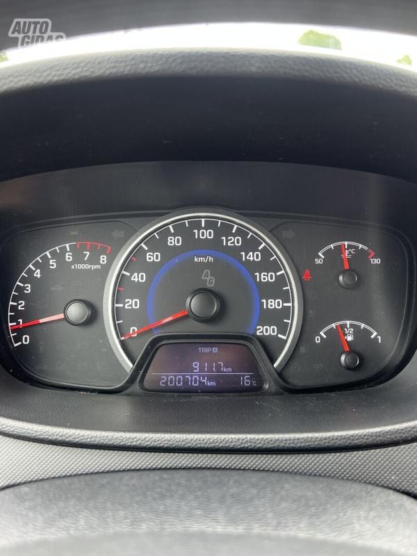 White Hyundai i10 2018 in Siauliai, with an engine capacity of 1.00 L and mileage of 201 thousand km for 4999 €, photo 10 on AUTOMOTO.COM.LV