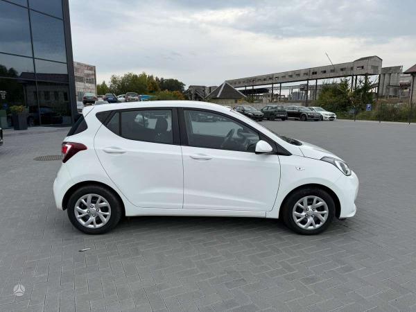 White Hyundai i10 2018 in Telschi, with an engine capacity of 1.20 L and mileage of 102 thousand km for 4500 €, photo 8 on AUTOMOTO.COM.LV