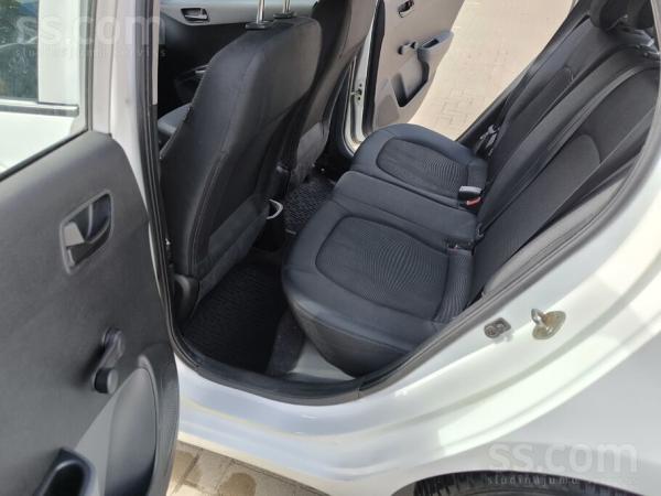 White Hyundai i10 2019 in Jelgava, with an engine capacity of 1.00 L and mileage of 183 thousand km for 4500 €, photo 4 on AUTOMOTO.COM.LV