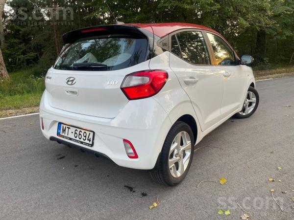 White Hyundai i10 2021 in Riga, with an engine capacity of 1.00 L and mileage of 31 thousand km for 10500 €, photo 3 on AUTOMOTO.COM.LV