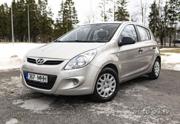 Smilšu krāsa Hyundai i20 2012 Tallina, ar dzinēja tilpumu 1.20 L un nobraukumu 95 tūkst. km par 2990 €, foto 3 vietnē AUTOMOTO.COM.LV