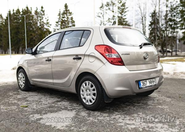 Smilšu krāsa Hyundai i20 2012 Tallina, ar dzinēja tilpumu 1.20 L un nobraukumu 95 tūkst. km par 2990 €, foto 4 vietnē AUTOMOTO.COM.LV