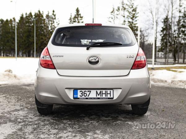 Smilšu krāsa Hyundai i20 2012 Tallina, ar dzinēja tilpumu 1.20 L un nobraukumu 95 tūkst. km par 2990 €, foto 5 vietnē AUTOMOTO.COM.LV