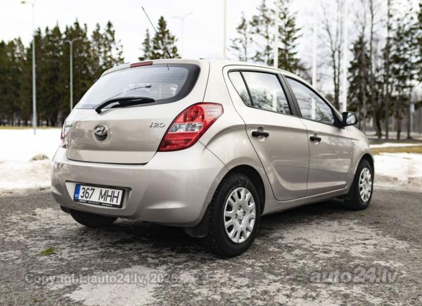 Smilšu krāsa Hyundai i20 2012 Tallina, ar dzinēja tilpumu 1.20 L un nobraukumu 95 tūkst. km par 2990 €, foto 6 vietnē AUTOMOTO.COM.LV