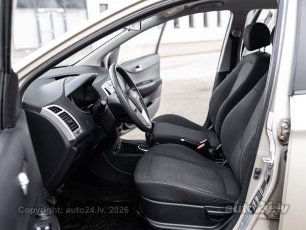 Smilšu krāsa Hyundai i20 2012 Tallina, ar dzinēja tilpumu 1.20 L un nobraukumu 95 tūkst. km par 2990 €, foto 7 vietnē AUTOMOTO.COM.LV