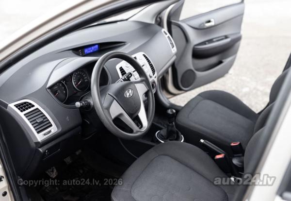 Smilšu krāsa Hyundai i20 2012 Tallina, ar dzinēja tilpumu 1.20 L un nobraukumu 95 tūkst. km par 2990 €, foto 9 vietnē AUTOMOTO.COM.LV