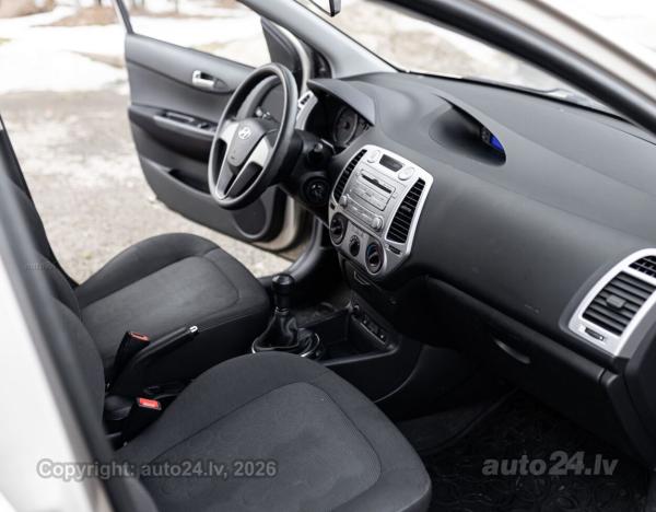 Smilšu krāsa Hyundai i20 2012 Tallina, ar dzinēja tilpumu 1.20 L un nobraukumu 95 tūkst. km par 2990 €, foto 10 vietnē AUTOMOTO.COM.LV