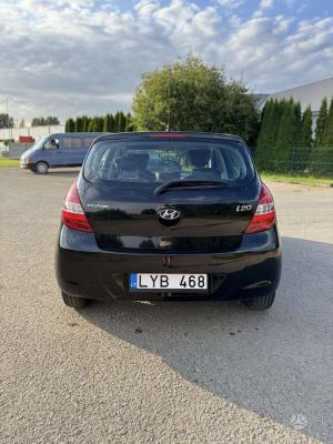 Black Hyundai i20 2009 in Kretinga, with an engine capacity of 1.40 L and mileage of 193 thousand km for 2250 €, photo 7 on AUTOMOTO.COM.LV