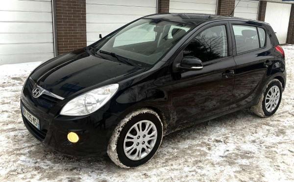 Melns Hyundai i20 2012 Viļņa, ar dzinēja tilpumu 1.40 L un nobraukumu 254 tūkst. km par 2150 €, foto 2 vietnē AUTOMOTO.COM.LV