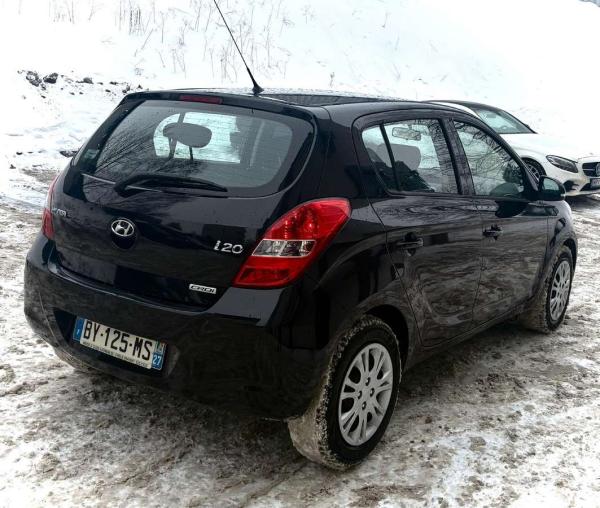 Melns Hyundai i20 2012 Viļņa, ar dzinēja tilpumu 1.40 L un nobraukumu 254 tūkst. km par 2150 €, foto 5 vietnē AUTOMOTO.COM.LV